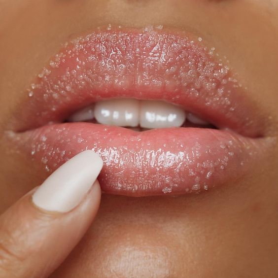 5 Best Lip Scrubs for Smooth Lips